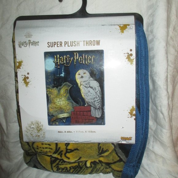 Warner Bros. | Bedding | Harry Potter Hogwarts Crest Hedwig Super Plush ...